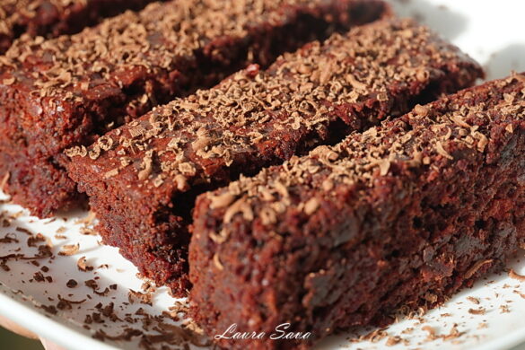 Placinta cu iaurt | Retete culinare cu Laura Sava - Cele mai bune ...